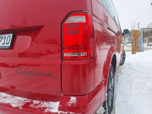 Red Volkswagen Caravelle 2015 in Vilnius, with an engine capacity of 2.00 L and mileage of 282 thousand km for 17300 €, photo 13 on AUTOMOTO.COM.LV