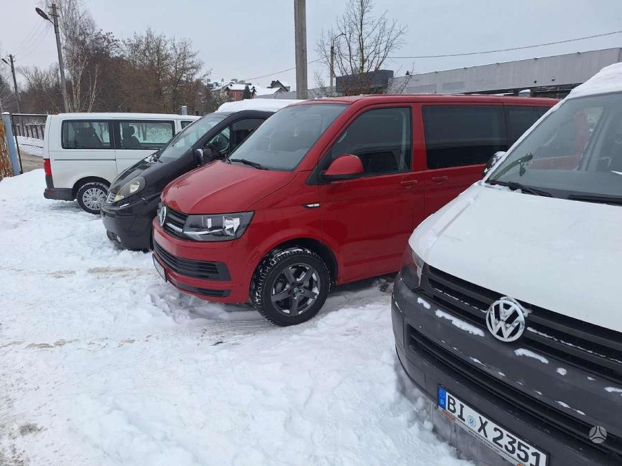 Red Volkswagen Caravelle 2015 in Vilnius, with an engine capacity of 2.00 L and mileage of 282 thousand km for 17300 €, photo 14 on AUTOMOTO.COM.LV