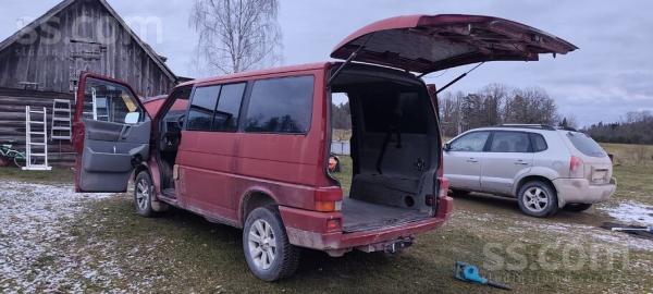 Sarkans Volkswagen Caravelle 1994 Rīga, ar dzinēja tilpumu 2.50 L un nobraukumu 462 tūkst. km par 1200 €, foto 5 vietnē AUTOMOTO.COM.LV