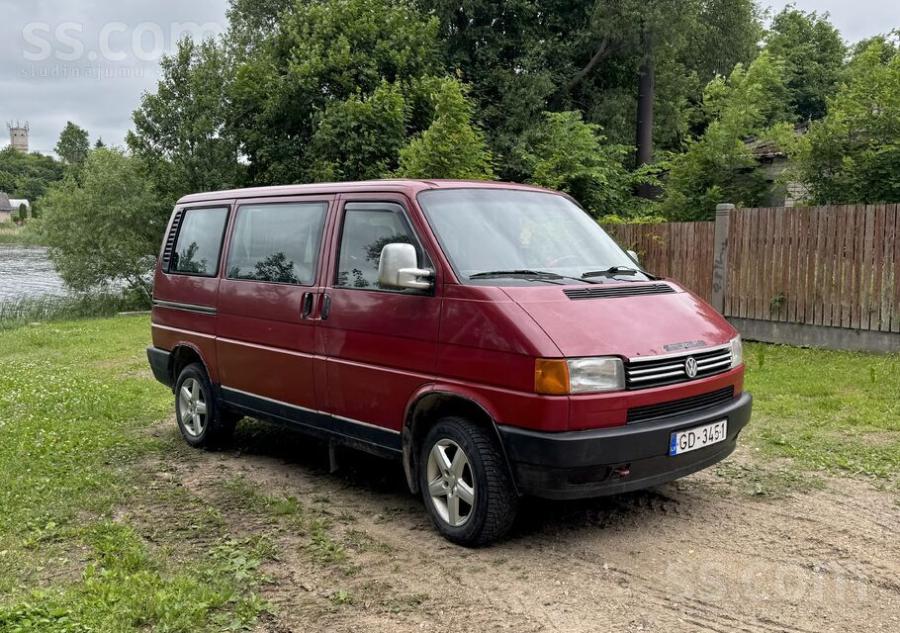 Sarkans Volkswagen Caravelle 1994 Ludza, ar dzinēja tilpumu 2.40 L un nobraukumu 547 tūkst. km par 2500 €, foto 1 vietnē AUTOMOTO.COM.LV