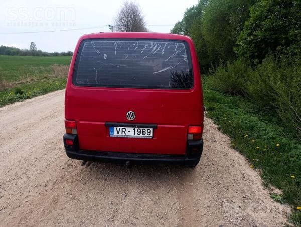 Red Volkswagen Caravelle 1996 in Bauska, with an engine capacity of 2.50 L and mileage of 520 thousand km for 3300 €, photo 4 on AUTOMOTO.COM.LV