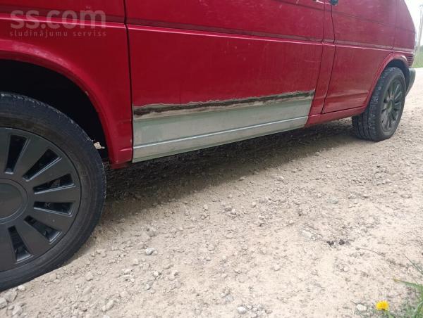 Red Volkswagen Caravelle 1997 in Bauska, with an engine capacity of 2.50 L and mileage of 520 thousand km for 2850 €, photo 5 on AUTOMOTO.COM.LV