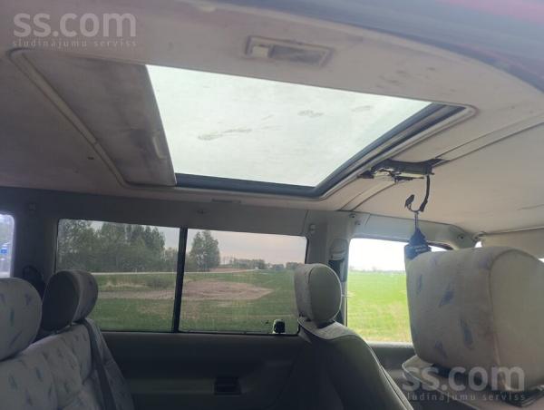Red Volkswagen Caravelle 1997 in Bauska, with an engine capacity of 2.50 L and mileage of 520 thousand km for 2850 €, photo 8 on AUTOMOTO.COM.LV