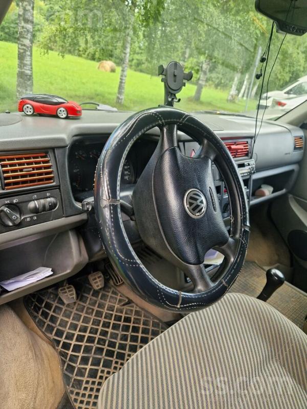 Sarkans Volkswagen Caravelle 1997 Preiļi, ar dzinēja tilpumu 2.50 L un nobraukumu 550 tūkst. km par 3800 €, foto 4 vietnē AUTOMOTO.COM.LV