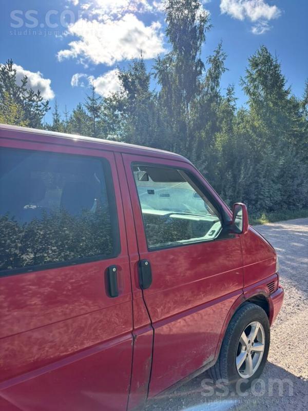 Sarkans Volkswagen Caravelle 1997 Jelgava, ar dzinēja tilpumu 2.50 L un nobraukumu 385 tūkst. km par 2200 €, foto 4 vietnē AUTOMOTO.COM.LV