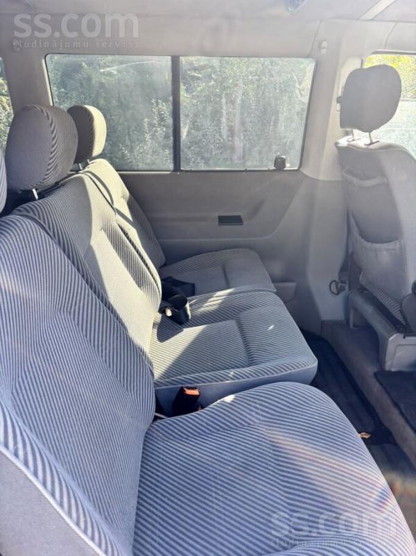 Sarkans Volkswagen Caravelle 1997 Jelgava, ar dzinēja tilpumu 2.50 L un nobraukumu 385 tūkst. km par 2200 €, foto 6 vietnē AUTOMOTO.COM.LV