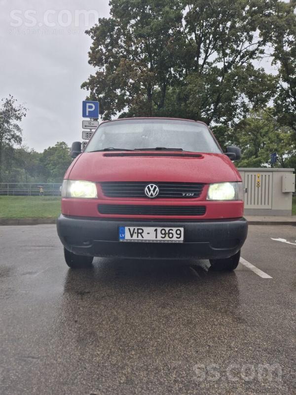 Red Volkswagen Caravelle 1997 in Jekabpils, with an engine capacity of 2.50 L and mileage of 520 thousand km for 3300 €, photo 2 on AUTOMOTO.COM.LV