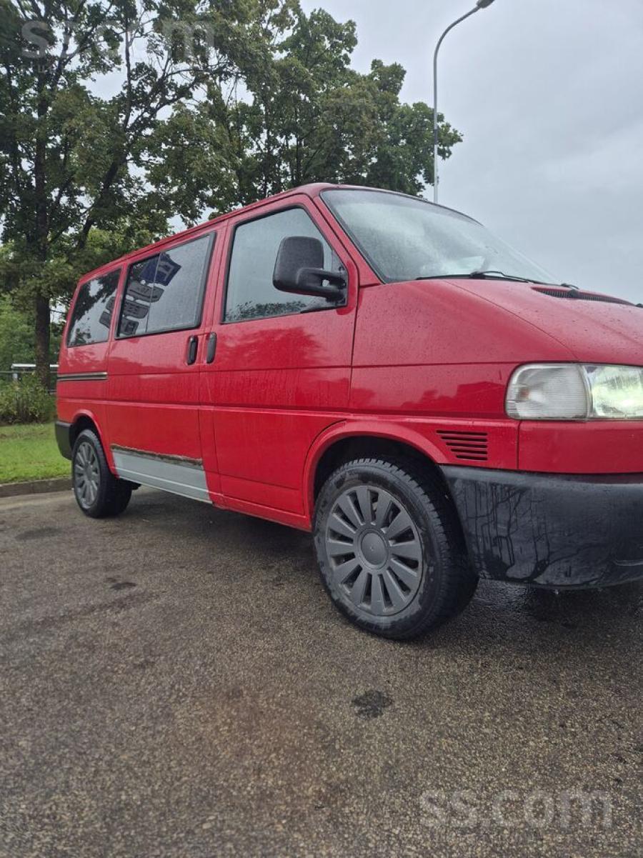 Red Volkswagen Caravelle 1997 in Jekabpils, with an engine capacity of 2.50 L and mileage of 520 thousand km for 3300 €, photo 4 on AUTOMOTO.COM.LV