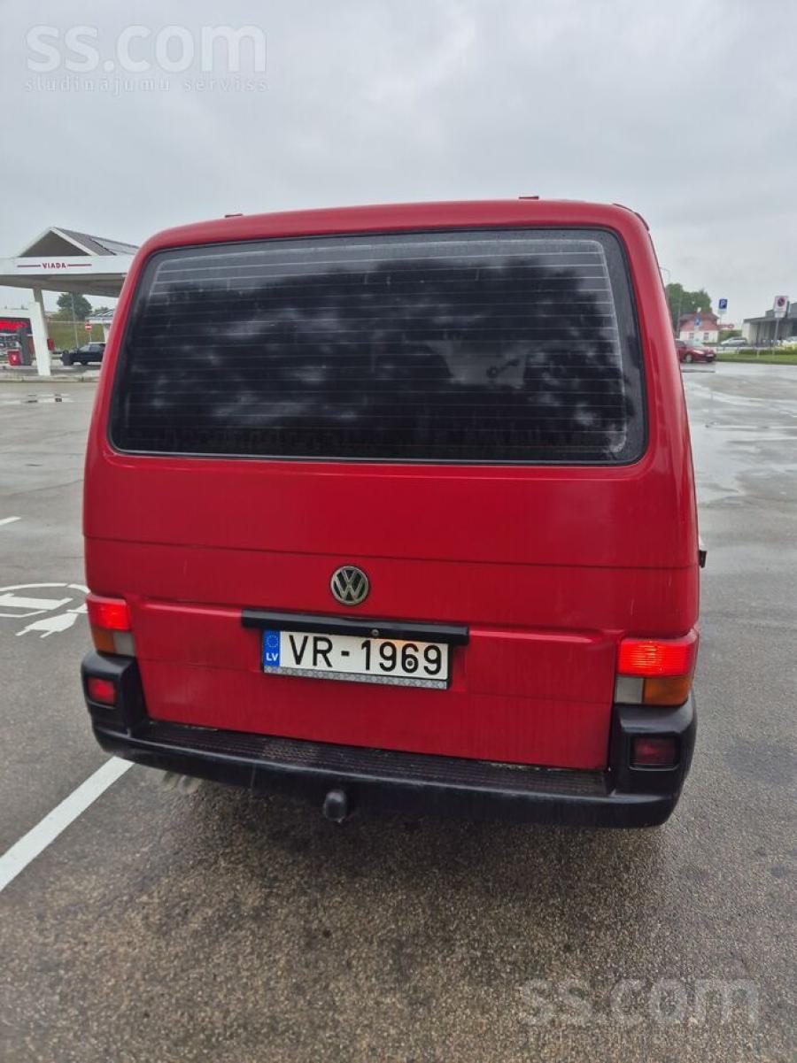 Red Volkswagen Caravelle 1997 in Jekabpils, with an engine capacity of 2.50 L and mileage of 520 thousand km for 3300 €, photo 5 on AUTOMOTO.COM.LV
