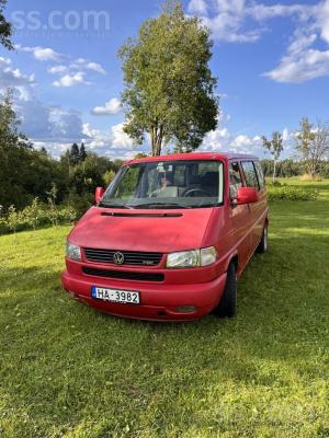 Sarkans Volkswagen Caravelle 1998 Balvi, ar dzinēja tilpumu 2.50 L un nobraukumu 319 tūkst. km par 1200 €, foto  vietnē AUTOMOTO.COM.LV