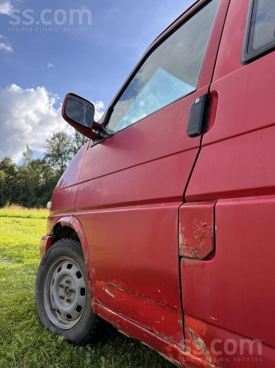 Sarkans Volkswagen Caravelle 1998 Balvi, ar dzinēja tilpumu 2.50 L un nobraukumu 319 tūkst. km par 1200 €, foto 6 vietnē AUTOMOTO.COM.LV