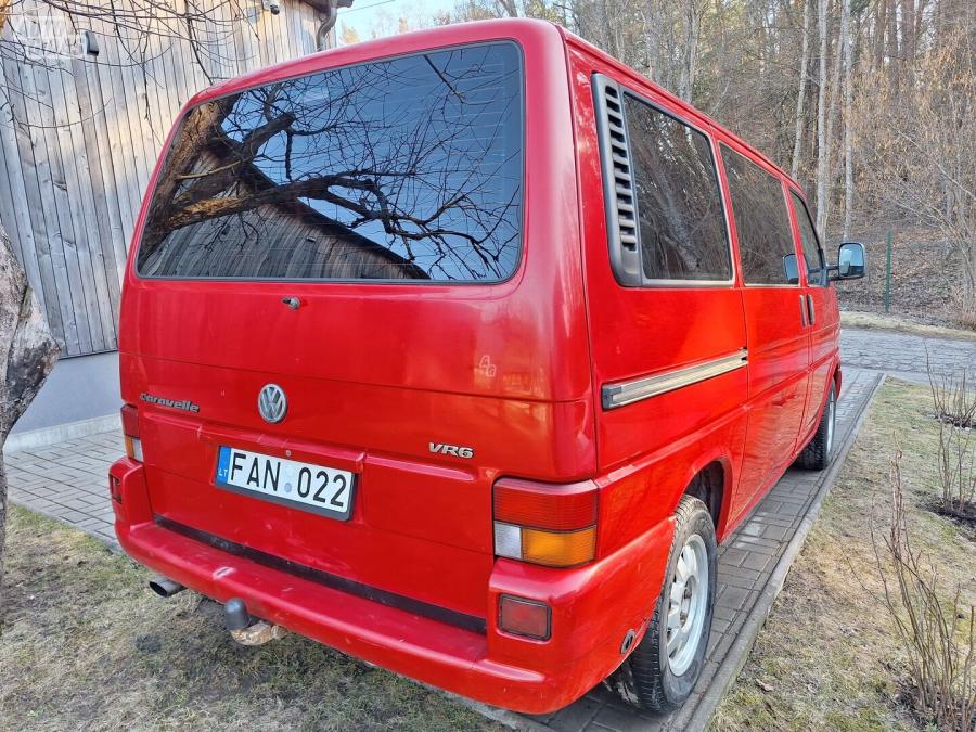 Red Volkswagen Caravelle 1999 in Utena, with an engine capacity of 2.80 L and mileage of 360 thousand km for 3500 €, photo 3 on AUTOMOTO.COM.LV