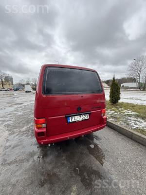 Sarkans Volkswagen Caravelle 1999 Rīga, ar dzinēja tilpumu 2.50 L un nobraukumu 760 tūkst. km par 2450 €, foto 4 vietnē AUTOMOTO.COM.LV