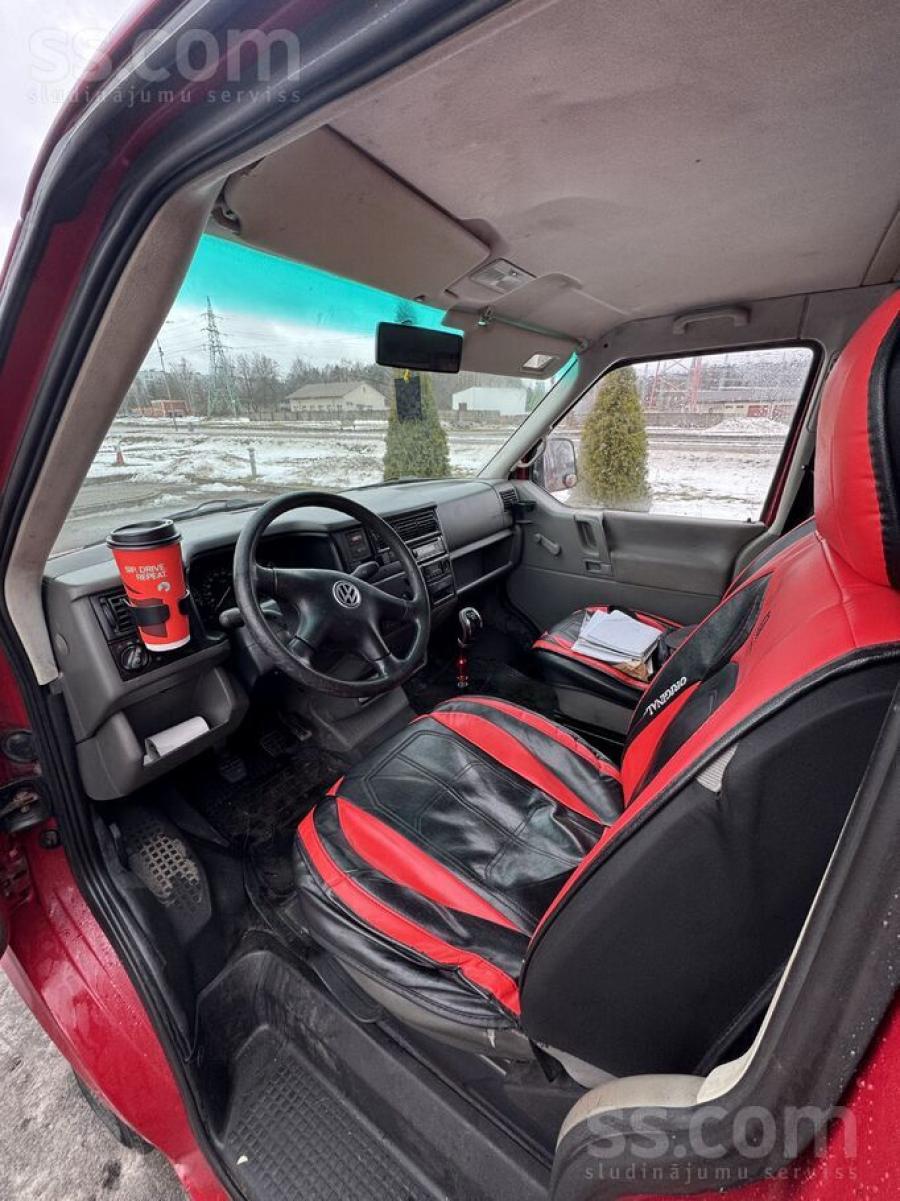 Sarkans Volkswagen Caravelle 1999 Rīga, ar dzinēja tilpumu 2.50 L un nobraukumu 760 tūkst. km par 2450 €, foto 5 vietnē AUTOMOTO.COM.LV