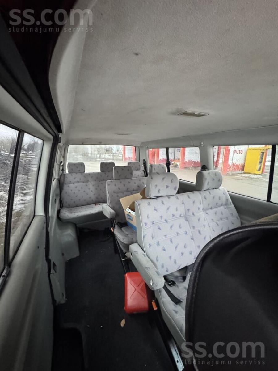 Sarkans Volkswagen Caravelle 1999 Rīga, ar dzinēja tilpumu 2.50 L un nobraukumu 760 tūkst. km par 2450 €, foto 7 vietnē AUTOMOTO.COM.LV