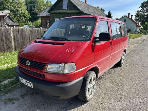 Sarkans Volkswagen Caravelle 1999 Ludza, ar dzinēja tilpumu 2.50 L un nobraukumu 430 tūkst. km par 3200 €, foto 1 vietnē AUTOMOTO.COM.LV