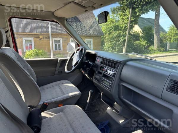 Sarkans Volkswagen Caravelle 1999 Ludza, ar dzinēja tilpumu 2.50 L un nobraukumu 430 tūkst. km par 3200 €, foto 4 vietnē AUTOMOTO.COM.LV