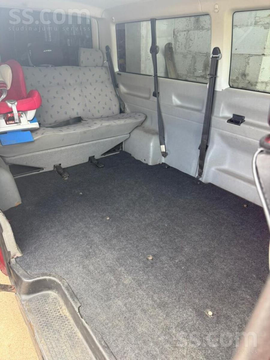 Sarkans Volkswagen Caravelle 1999 Daugavpils, ar dzinēja tilpumu 2.50 L un nobraukumu 0 tūkst. km par 4000 €, foto 12 vietnē AUTOMOTO.COM.LV
