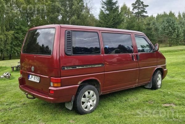 Volkswagen Caravelle 1999 in Liepaja on AUTOMOTO.COM.LV Red Volkswagen Caravelle 1999 in Liepaja, with an engine capacity of 2.50 L and mileage of 478 thousand km for 3000 €, photo 5 on AUTOMOTO.COM.LV