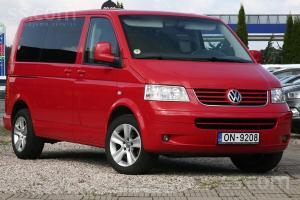 Red Volkswagen Caravelle 2005 in Tukums, with an engine capacity of 2.50 L and mileage of 342 thousand km for 7450 €, photo 3 on AUTOMOTO.COM.LV