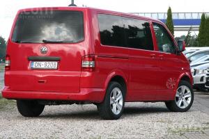 Red Volkswagen Caravelle 2005 in Tukums, with an engine capacity of 2.50 L and mileage of 342 thousand km for 7450 €, photo 4 on AUTOMOTO.COM.LV