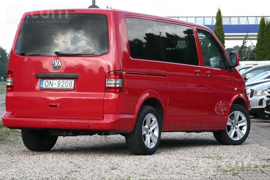 Red Volkswagen Caravelle 2005 in Tukums, with an engine capacity of 2.50 L and mileage of 342 thousand km for 7450 €, photo 4 on AUTOMOTO.COM.LV