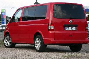 Red Volkswagen Caravelle 2005 in Tukums, with an engine capacity of 2.50 L and mileage of 342 thousand km for 7450 €, photo 5 on AUTOMOTO.COM.LV