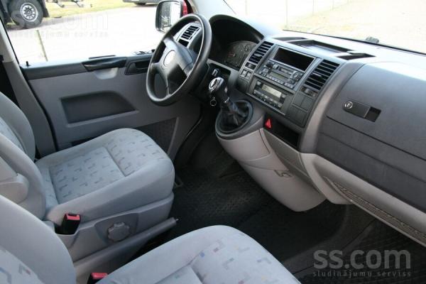 Red Volkswagen Caravelle 2005 in Tukums, with an engine capacity of 2.50 L and mileage of 342 thousand km for 7450 €, photo 7 on AUTOMOTO.COM.LV
