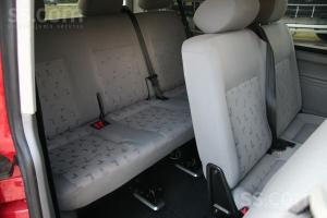 Red Volkswagen Caravelle 2005 in Tukums, with an engine capacity of 2.50 L and mileage of 342 thousand km for 7450 €, photo 10 on AUTOMOTO.COM.LV