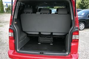 Red Volkswagen Caravelle 2005 in Tukums, with an engine capacity of 2.50 L and mileage of 342 thousand km for 7450 €, photo 11 on AUTOMOTO.COM.LV