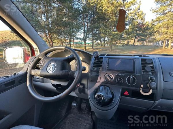 Red Volkswagen Caravelle 2006 in Jekabpils, with an engine capacity of 2.50 L and mileage of 348 thousand km for 5000 €, photo 2 on AUTOMOTO.COM.LV