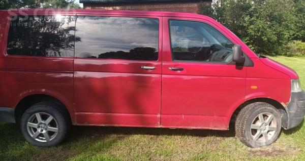 Red Volkswagen Caravelle 2007 in Cesis, with an engine capacity of 1.90 L and mileage of 412 thousand km for 3000 €, photo 3 on AUTOMOTO.COM.LV