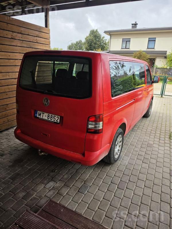 Red Volkswagen Caravelle 2007 in Riga, with an engine capacity of 2.50 L and mileage of 395 thousand km for 3990 €, photo 4 on AUTOMOTO.COM.LV