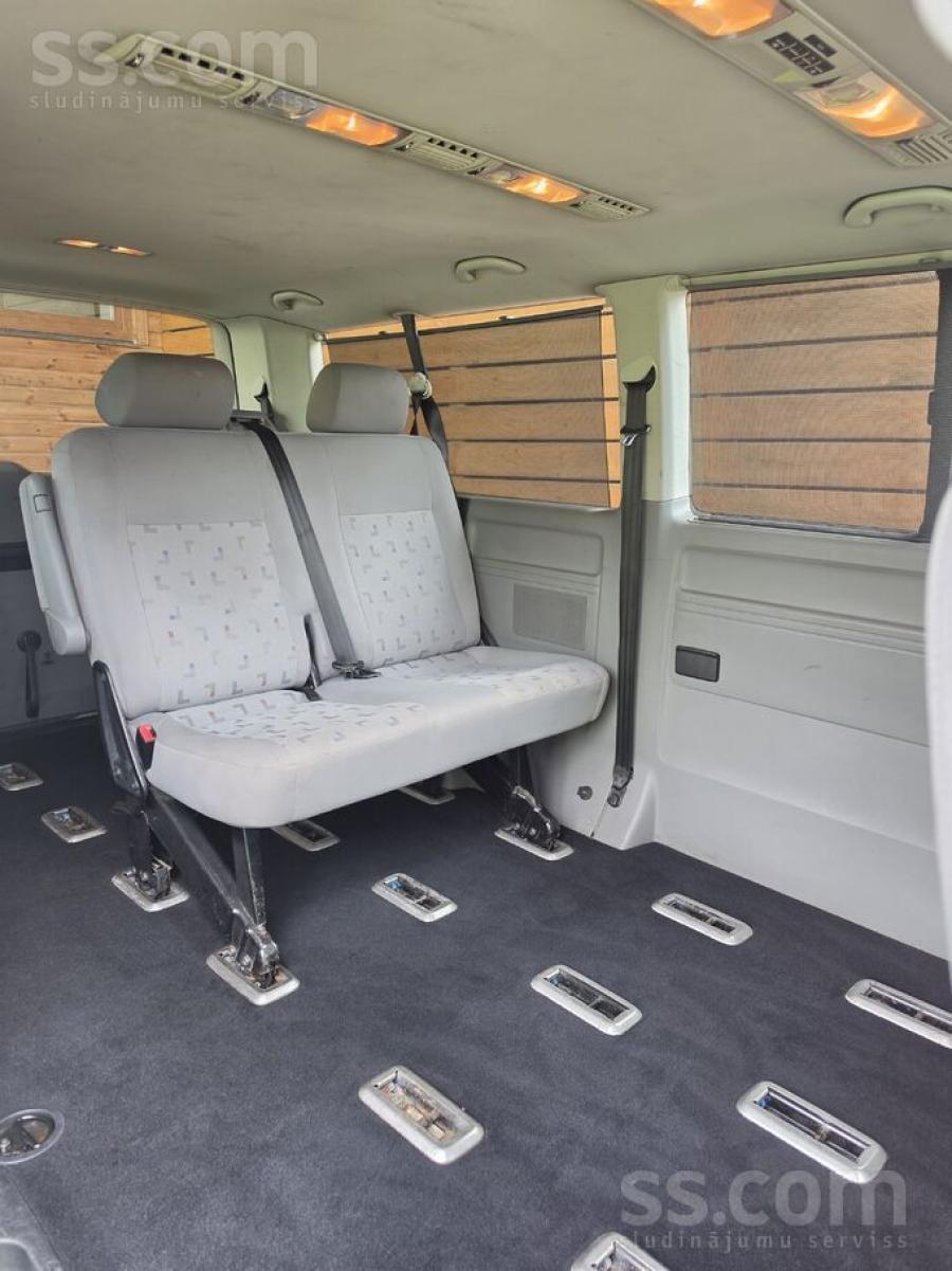 Red Volkswagen Caravelle 2007 in Riga, with an engine capacity of 2.50 L and mileage of 395 thousand km for 3990 €, photo 8 on AUTOMOTO.COM.LV