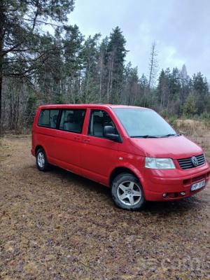 Sarkans Volkswagen Caravelle 2008 Valka, ar dzinēja tilpumu 2.50 L un nobraukumu 472 tūkst. km par 7500 €, foto  vietnē AUTOMOTO.COM.LV