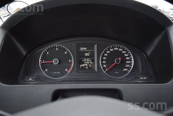 Red Volkswagen Caravelle 2010 in Riga, with an engine capacity of 2.00 L and mileage of 230 thousand km for 7400 €, photo 4 on AUTOMOTO.COM.LV