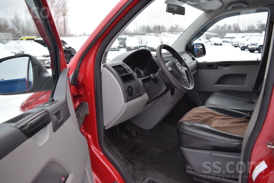 Red Volkswagen Caravelle 2010 in Riga, with an engine capacity of 2.00 L and mileage of 230 thousand km for 7400 €, photo 4 on AUTOMOTO.COM.LV