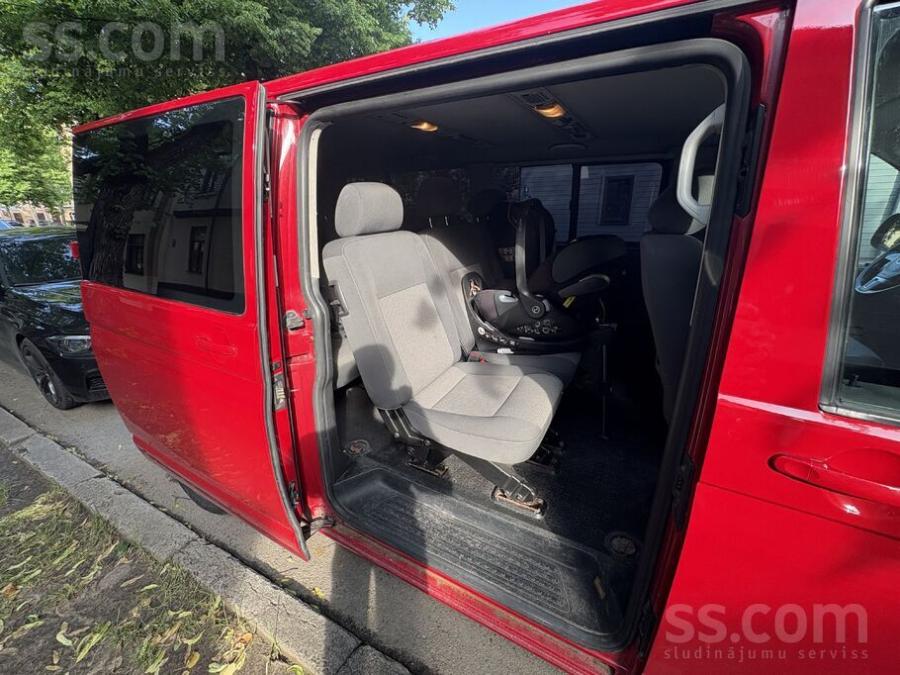 Sarkans Volkswagen Caravelle 2010 Rīga, ar dzinēja tilpumu 2.00 L un nobraukumu 428 tūkst. km par 9500 €, foto 7 vietnē AUTOMOTO.COM.LV