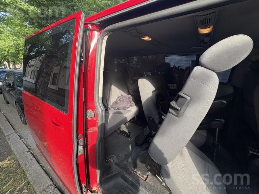 Sarkans Volkswagen Caravelle 2010 Rīga, ar dzinēja tilpumu 2.00 L un nobraukumu 428 tūkst. km par 9500 €, foto 8 vietnē AUTOMOTO.COM.LV