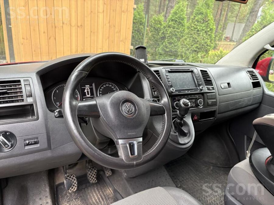 Sarkans Volkswagen Caravelle 2010 Rīga, ar dzinēja tilpumu 2.00 L un nobraukumu 428 tūkst. km par 9500 €, foto 12 vietnē AUTOMOTO.COM.LV