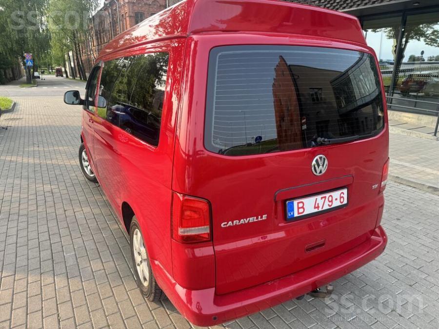 Sarkans Volkswagen Caravelle 2011 Daugavpils, ar dzinēja tilpumu 2.00 L un nobraukumu 289 tūkst. km par 9850 €, foto 4 vietnē AUTOMOTO.COM.LV