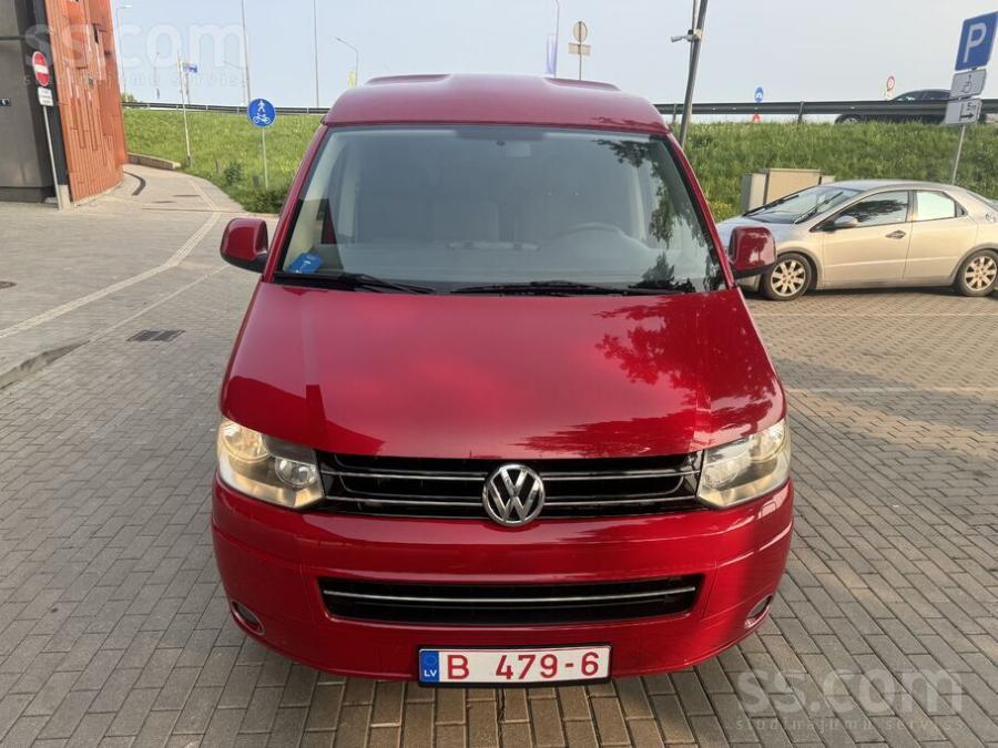 Sarkans Volkswagen Caravelle 2011 Daugavpils, ar dzinēja tilpumu 2.00 L un nobraukumu 289 tūkst. km par 9850 €, foto 9 vietnē AUTOMOTO.COM.LV