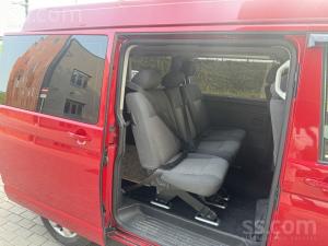Sarkans Volkswagen Caravelle 2011 Daugavpils, ar dzinēja tilpumu 2.00 L un nobraukumu 289 tūkst. km par 9850 €, foto 11 vietnē AUTOMOTO.COM.LV
