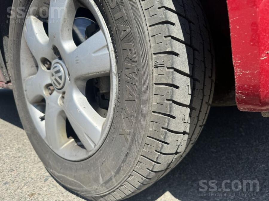 Sarkans Volkswagen Caravelle 2011 Daugavpils, ar dzinēja tilpumu 2.00 L un nobraukumu 289 tūkst. km par 9850 €, foto 12 vietnē AUTOMOTO.COM.LV