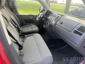 Sarkans Volkswagen Caravelle 2011 Daugavpils, ar dzinēja tilpumu 2.00 L un nobraukumu 289 tūkst. km par 9850 €, foto 16 vietnē AUTOMOTO.COM.LV