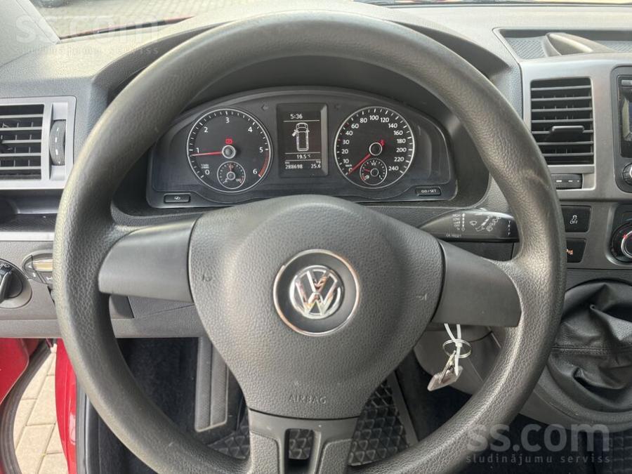 Sarkans Volkswagen Caravelle 2011 Daugavpils, ar dzinēja tilpumu 2.00 L un nobraukumu 289 tūkst. km par 9850 €, foto 19 vietnē AUTOMOTO.COM.LV