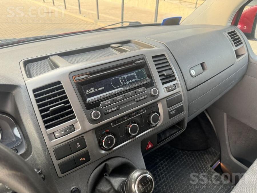 Sarkans Volkswagen Caravelle 2011 Daugavpils, ar dzinēja tilpumu 2.00 L un nobraukumu 289 tūkst. km par 9850 €, foto 20 vietnē AUTOMOTO.COM.LV