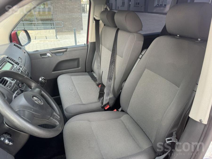 Sarkans Volkswagen Caravelle 2011 Daugavpils, ar dzinēja tilpumu 2.00 L un nobraukumu 289 tūkst. km par 9850 €, foto 21 vietnē AUTOMOTO.COM.LV