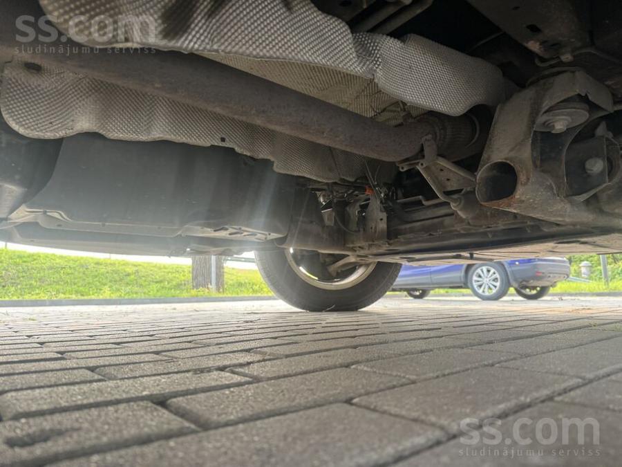 Sarkans Volkswagen Caravelle 2011 Daugavpils, ar dzinēja tilpumu 2.00 L un nobraukumu 289 tūkst. km par 9850 €, foto 27 vietnē AUTOMOTO.COM.LV