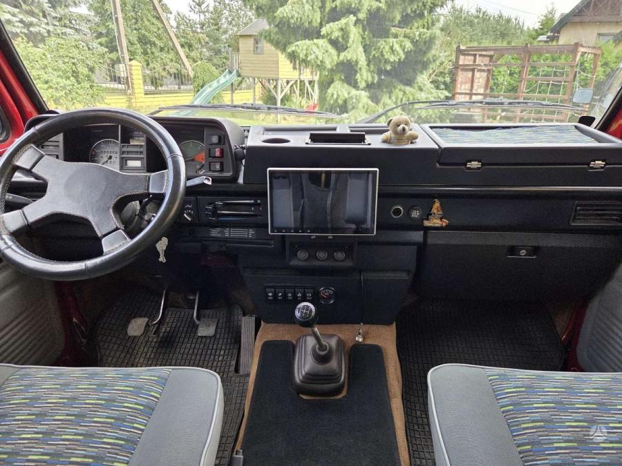 Sarkans Volkswagen Caravelle 1988 Klaipėda, ar dzinēja tilpumu 1.90 L un nobraukumu 293 tūkst. km par 19500 €, foto 7 vietnē AUTOMOTO.COM.LV